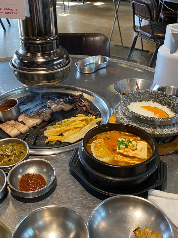 제주 노형동 흑돼지 맛집 바다를 본 돼지 제주공항점 런치메뉴 후기 : 네이버 블로그