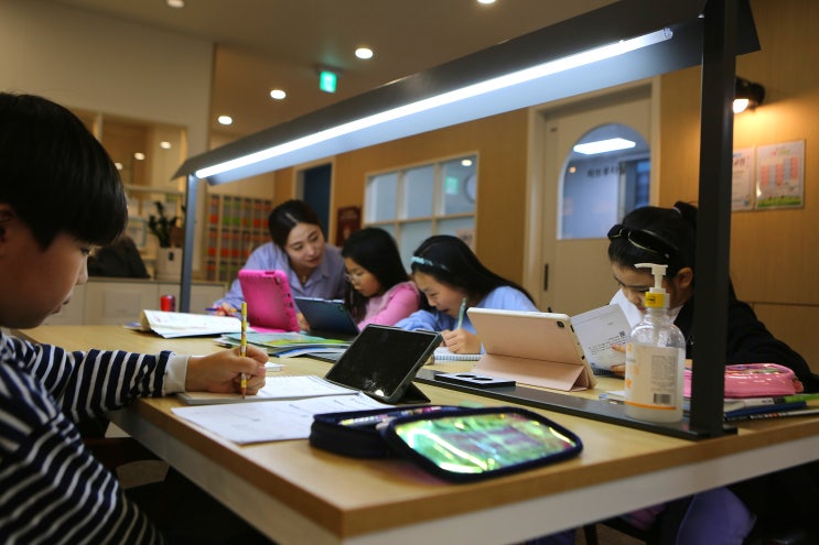 명지 수학학원에서 왜 이런 일이 600여 명의 학부모가 참석한 폭발적인 관심 프리미엄 수학프랜차이즈 강의하는 아이들