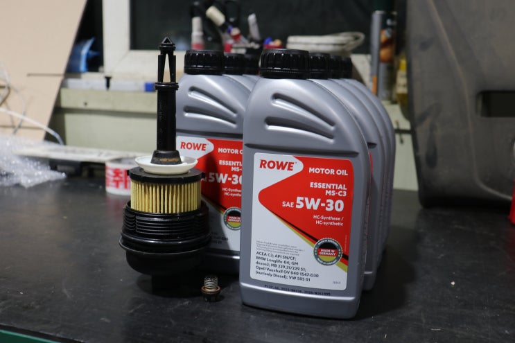 [온게러지] 메르세데스 벤츠 W213 E300 로베 ROWE 에센셜 5W30 합성 엔진오일 교환 작업! MB9단 미션오일 교환! DOT4 브레이크액 교환! : 네이버 블로그