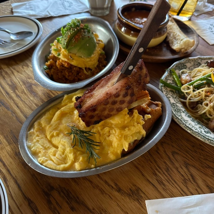 서울 압구정 꽁티드툴레아 도산공원 브런치 맛집 평일웨이팅 카멜커피 네이버 블로그