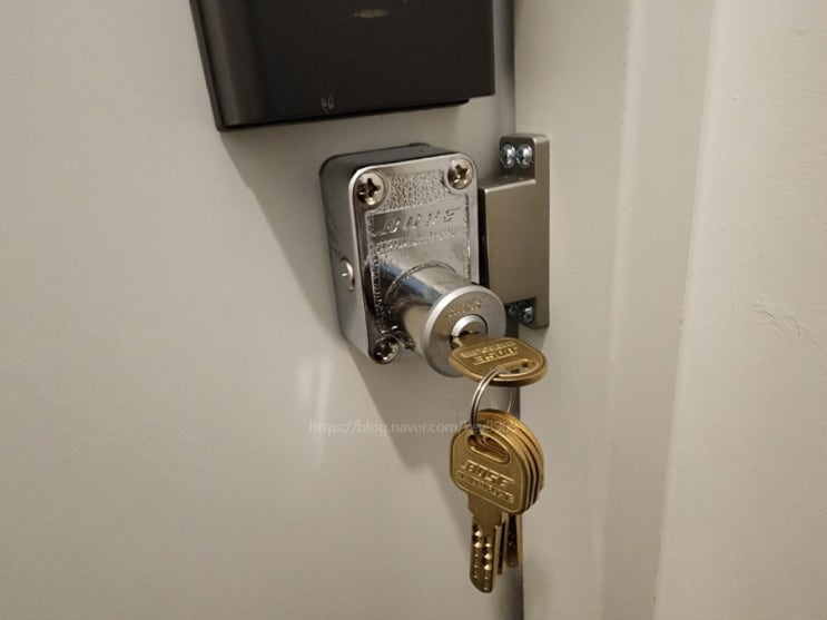 현관문 열고나가는 치매노인실종방지 열쇠장치 내부잠금 도어락설치 : 네이버 블로그