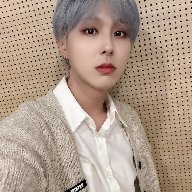 로이나인[ONEWE 기욱]-fromm 베이지 가디건 패션 : 네이버 블로그