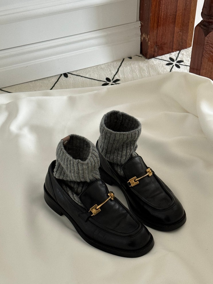 베르사체 골드 메두사 펜던트 클래식 블랙 로퍼 (VERSACE Gold Medusa Pendant Classic Black ...