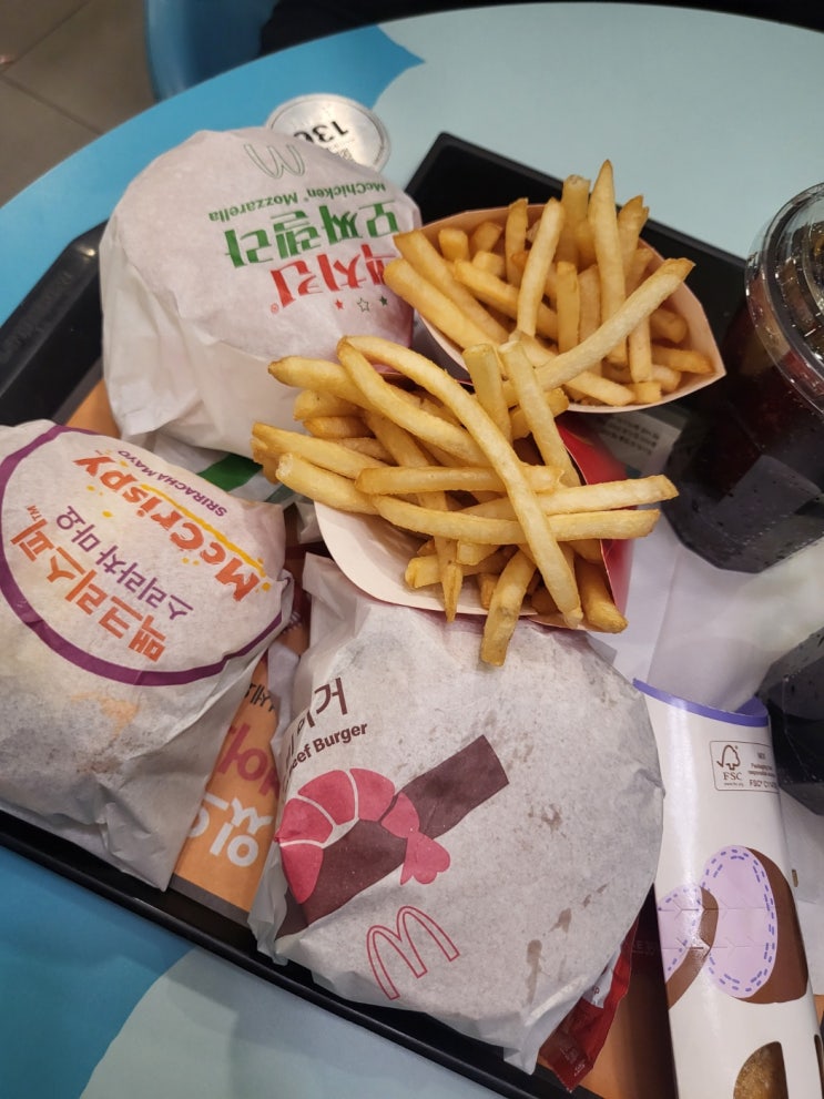 맥도날드 타로파이 기간 가격 맛 신메뉴 맥크리스피 스리라차 마요 버거 후기 테이블 서비스 네이버 블로그