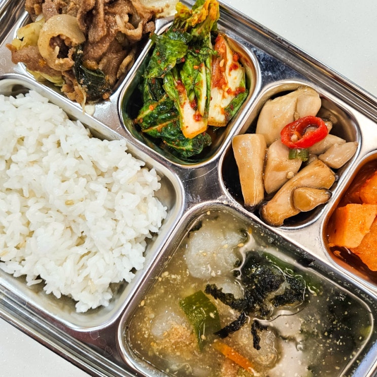 겨울반찬과 함께 하는 추천메뉴 오늘 급식 간장제육볶음 감자옹심이 봄동겉절이 새송이버섯볶음 네이버 블로그