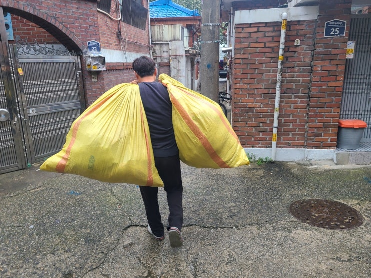 동대문구 회기동 집정리업체 집치우기 이사폐기물처리 가정폐기물 생활폐기물 세간살이 옷 이불 10자장롱 매트리스침대 가구 가전제품