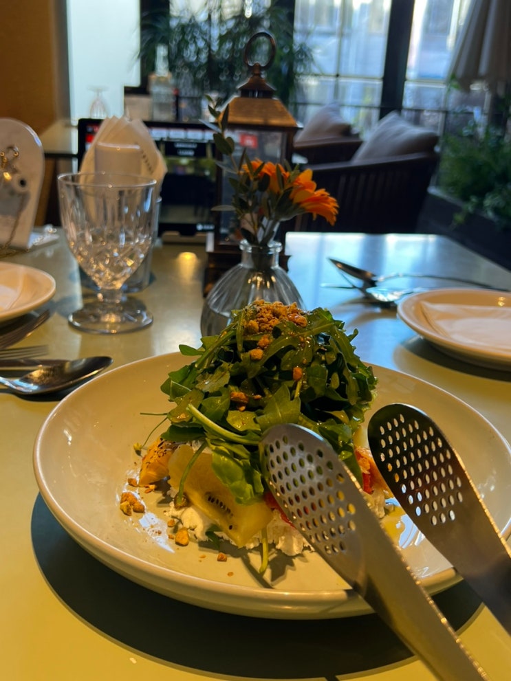 분위기좋은 성수 맛집 스케줄 성수에서 브런치와 디저트 먹구왔어요~떡볶이뇨끼 리코타샐러드어니언스프크로플 네이버 블로그
