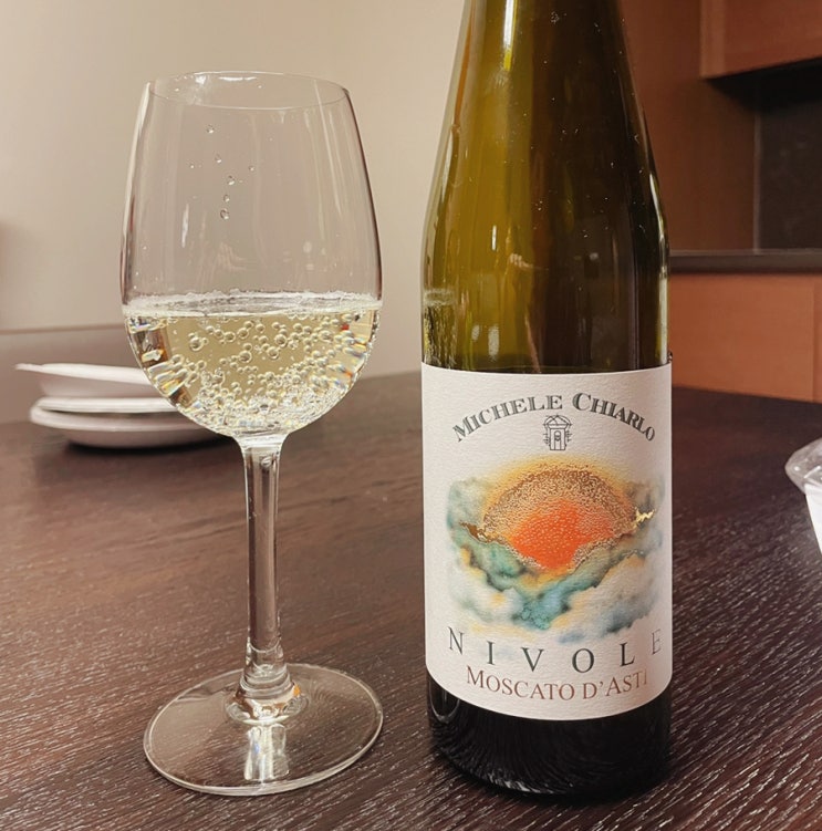 [모스카토다스티/화이트] 과하지 않은 스윗와인, 와린이 추천_Nivole' Moscato D'Asti (비비노 ★4.2 ...