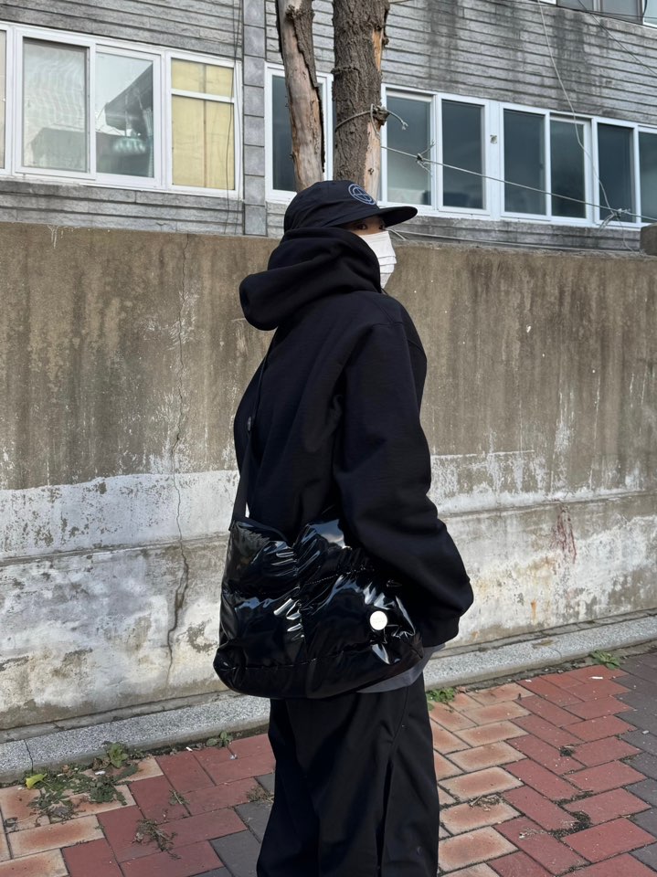 패딩 크로스백 메신저 숄더백 브랜드 돈애스크마이플랜 댐프 남자 여자 겨울 가방 추천 코디 네이버 블로그