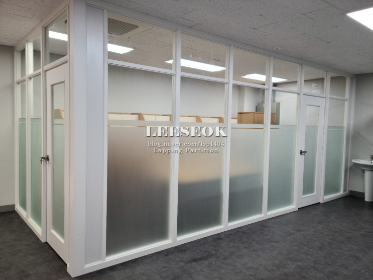 [826][사무실 칸막이]경상남도 김해시 인제로 래핑 유리 칸막이 시공 [화이트 펄][D타입] : 네이버 블로그
