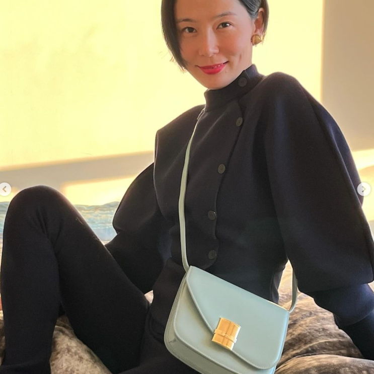 김나영 패션 40대 여자 명품 가방 브랜드 추천 페라가모 크로스백 바디백 실크 스카프 정보 네이버 블로그