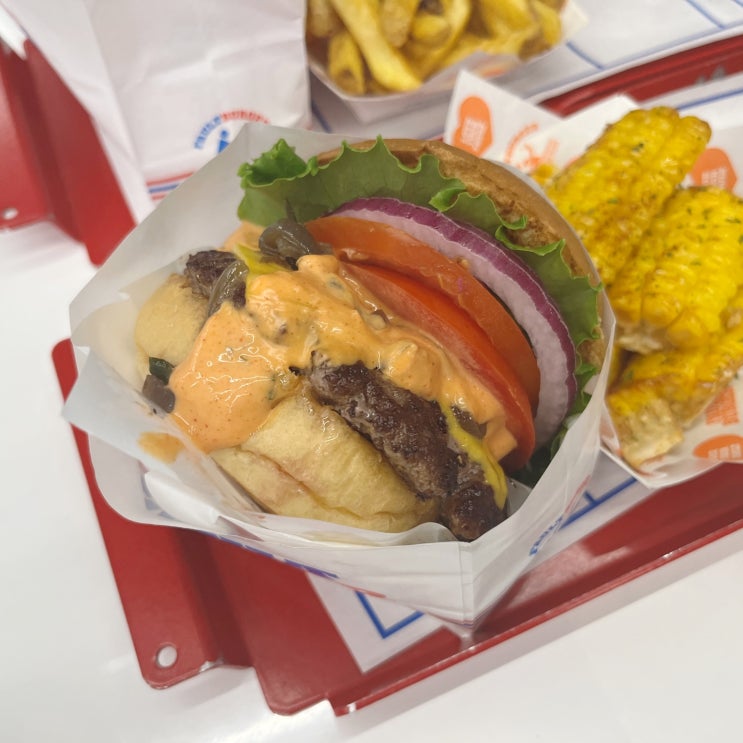 여의도 맛집 폴트버거 부드러운 소고기패티와 신선한 야채 그리고 느끼함을 잡아주는 소스까지 완벽한 더현대 햄버거 맛집 네이버 블로그