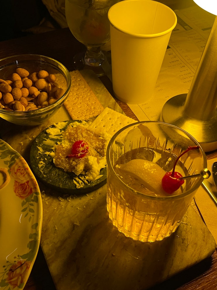 [서울/건대] local place|분위기에 취한 건데 와인(LP) Bar 추천 : 네이버 블로그