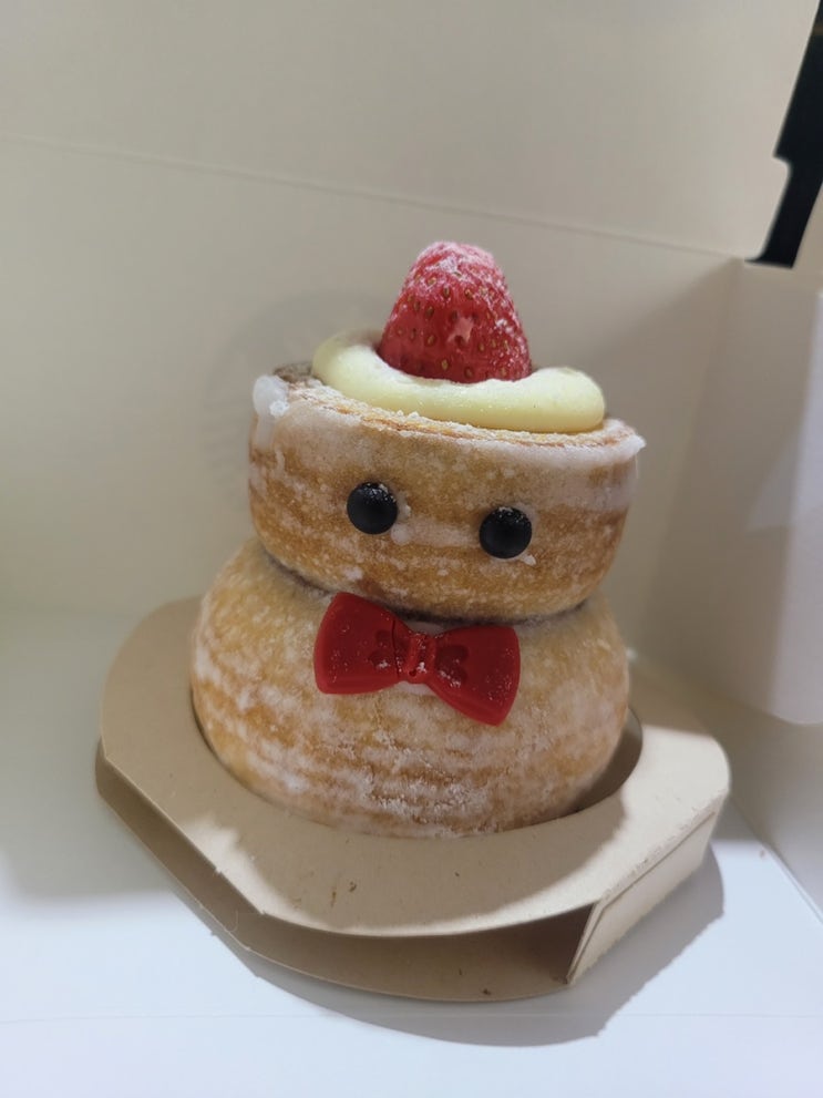 스타벅스 2023 크리스마스🎄 시즌 음료 딸기🍓 과육 가득 딸기 라테🥛와 귀염 뽀짝 눈사람⛄️ 바움쿠헨 후기 네이버 블로그