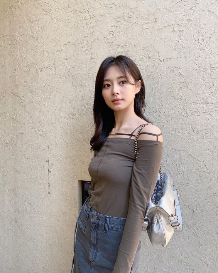 20대 여자 대학생에게 힙한 Y2k 감성의 메탈릭한 실버 가방으로 명품 브랜드 구찌 토트백 추천 W 쯔위 네이버 블로그