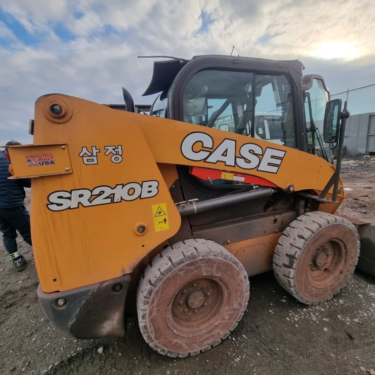 스키드로더(CASE SR210B)후면유리 교체 : 네이버 블로그