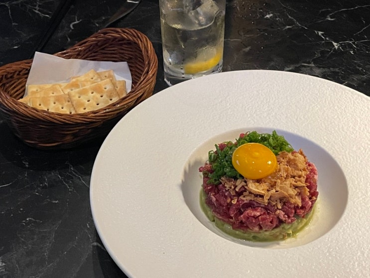 홍대 연남동 분위기 맛집 마르리멘 🌕 🌊🌊🌊 푸른 달이 뜬 밤 바다 너머 동굴에서 술한잔 기울이는 듯한 마르리멘
