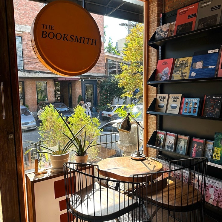 [치앙마이 한달살기] 이곳은 서점까지 특별하다. 북스미스 / 님만해민 동네책방 북카페 The Booksmith Bookshop ...