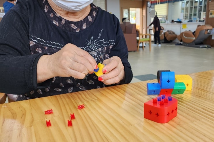 자유로운 개별서비스 시간 파주 운정 교하 금촌 문산 봉일천 어르신을 위한 노인주간보호데이케어 아름다운통합재가센터