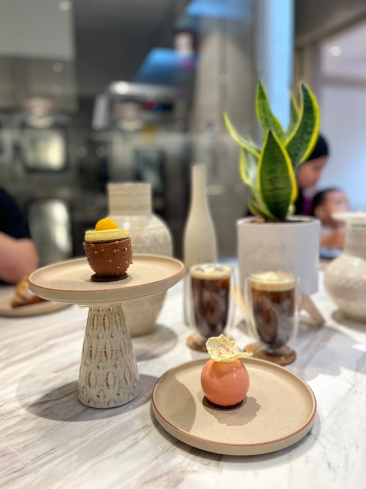 자카르타 카페 추천:: Senopati 카페 두 곳. FLOR & Oddity : 네이버 블로그