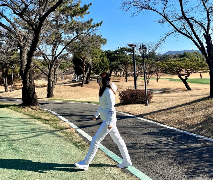 겨울골프웨어 여성 골프패딩 세르지오타키니 다운점퍼 활용도 굿 네이버 블로그