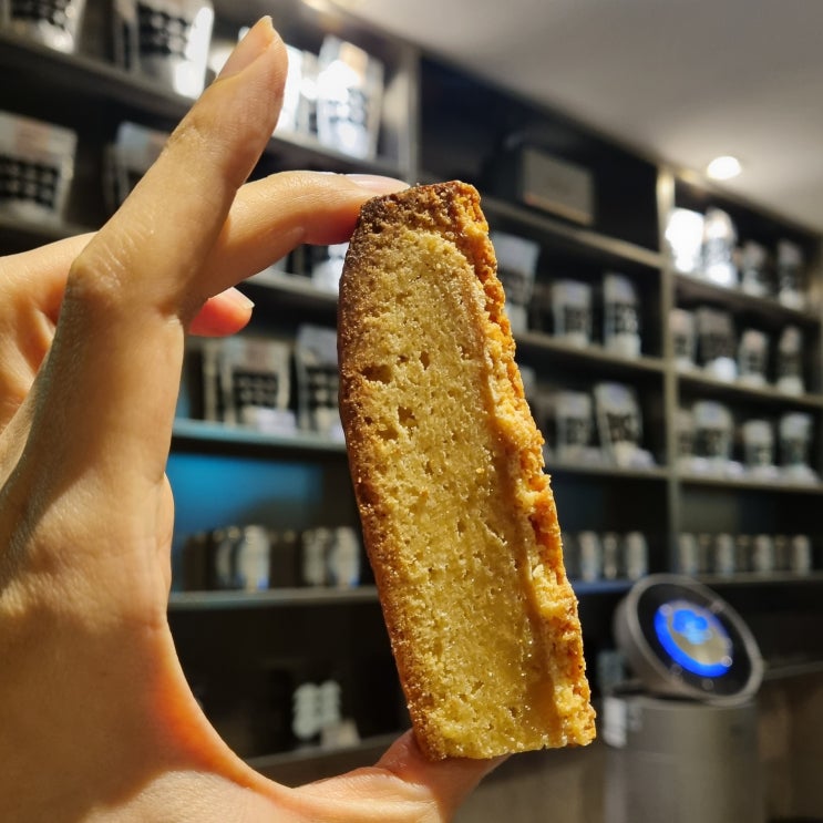 상암동/DMC : 메이븐 커피 로스터스 (Maven Coffee Roasters) - 굵직한 버터바 완전 좋아 : 네이버 블로그