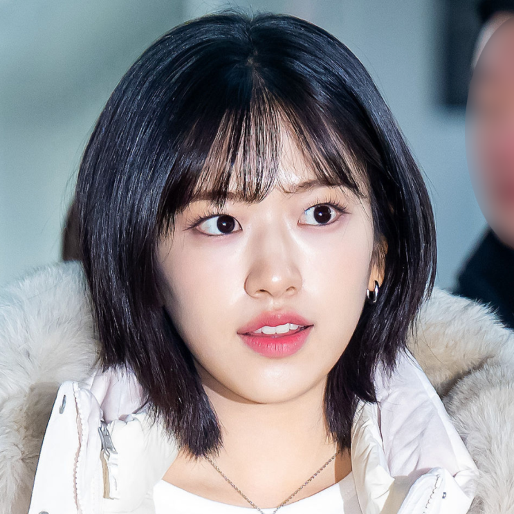 단발과 잘 어울리는 아이브 안유진 네파 여성 롱패딩 아르테 여자패딩 네이버 블로그