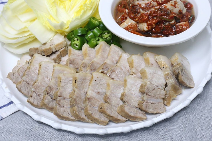 맥주수육 맛있게 삶는법 돼지고기 통삼겹살수육 초간단 맥주보쌈 네이버 블로그