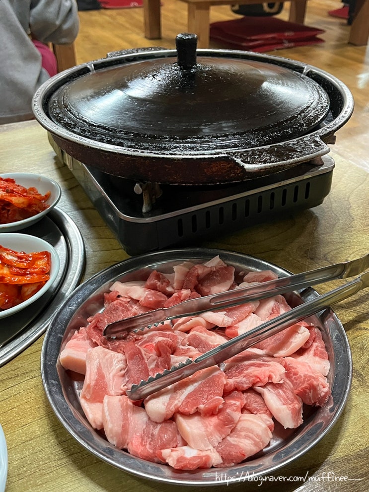 서울 강남 Ι 압구정역 솥뚜껑 생삼겹살 감자탕 맛집 성시경 먹을텐데 Ι 신미식당 네이버 블로그