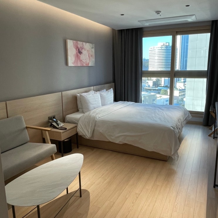 속초 호텔 추천 가성비가 좋은 체스터톤스 원룸 스탠다드 더블 D동, 셀프 체크인 꿀팁 : 네이버 블로그