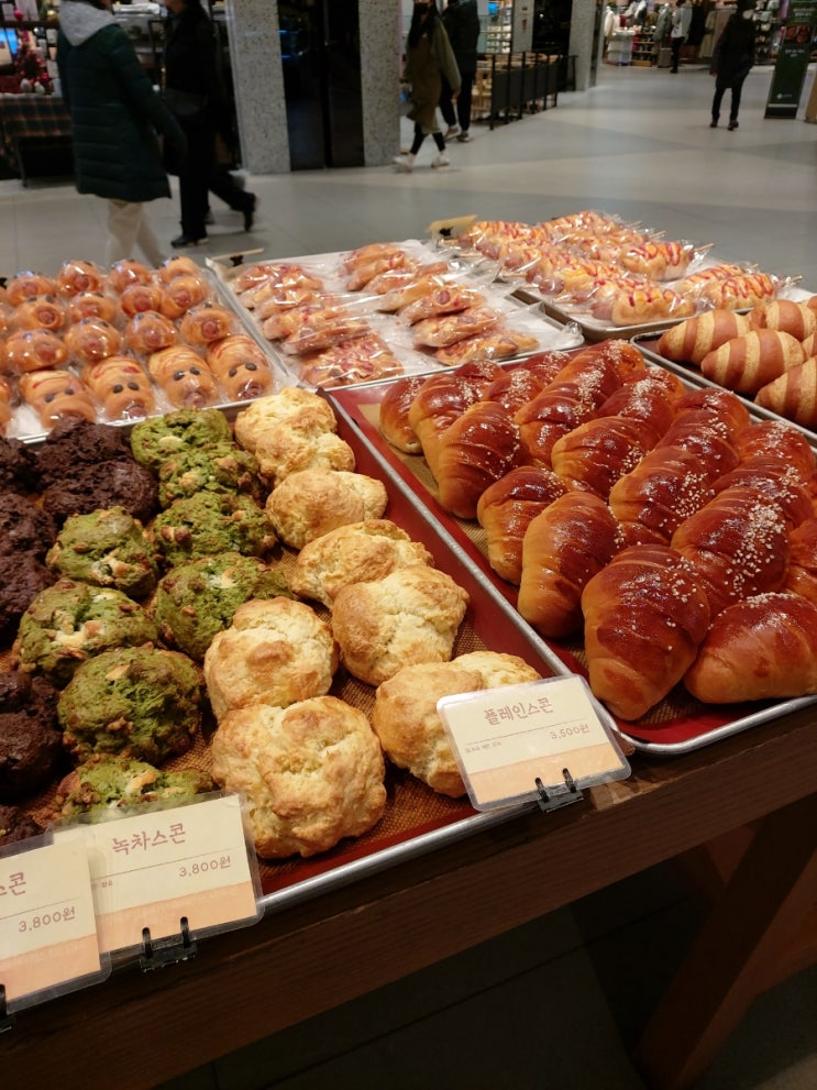 용인수지롯데몰 이성당 이야기용인수지베이커리 용인수지롯데몰맛집 용인수지롯데몰이성당딸기케이크 수지이성당고로케 롯데수지몰주차