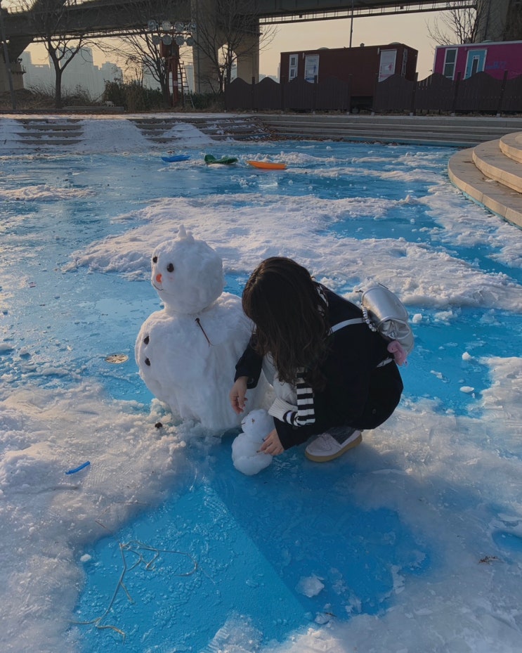 겨울 데이트 추천 ☃️ 뚝섬 눈썰매장 평일 오후 방문 후기 평일 웨이팅 시간 놀이기구 빙어잡기체험 크리스마스마켓