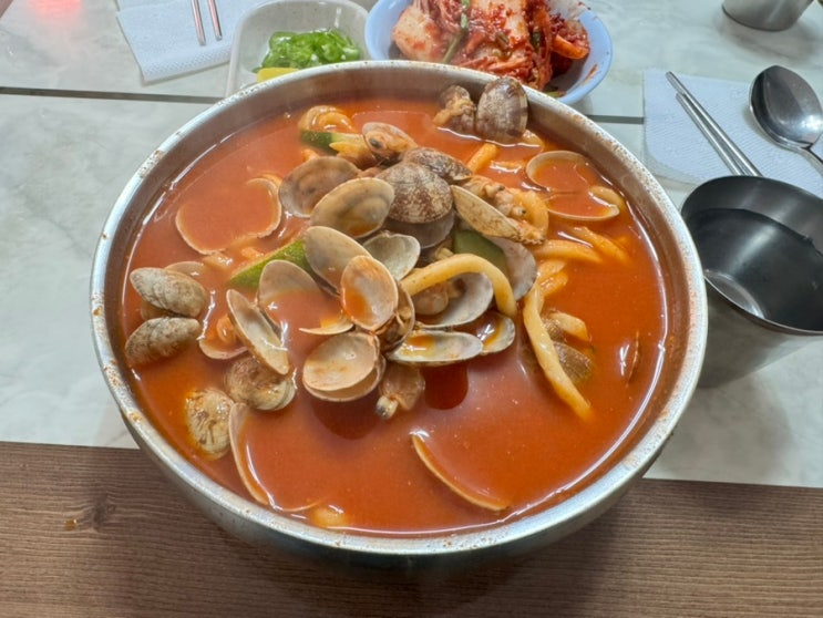 먹거리/한식/수제비] 웨이팅에 비해서는 너무 무난했던 "순댕이네 얼큰수제비" : 네이버 블로그