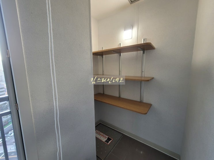 부산선반대연푸르지오클라센트백양산롯데캐슬골드센트럴레이카운티포레나덕천2차 아파트 대피실선반 설치 및 주방 식기건조대베란다