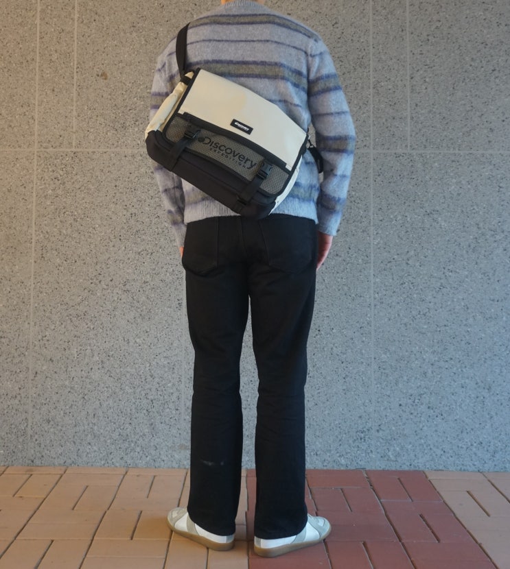 디스커버리 메신저백 가방 브랜드 중학생 책가방 새내기룩 완성 네이버 블로그