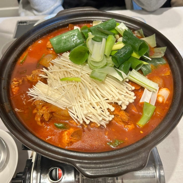 남도의 손맛이 느껴지는 맛깔난 밑반찬과 상당히 맛있는 매운 돼지갈비찜을 만날 수 있는 목포 맛집 소문 네이버 블로그