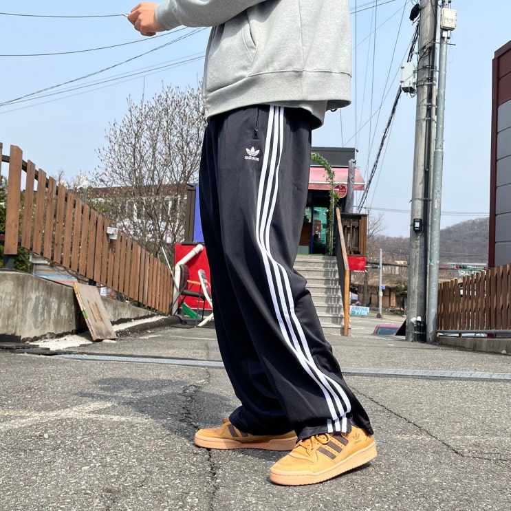 봄 코디 아디다스 트랙팬츠 파이어버드 바지 와이드핏 코디 및 사이즈팁 네이버 블로그