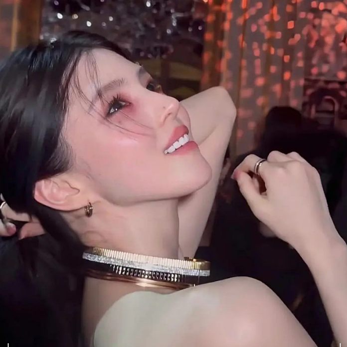 부쉐론 명품 팔찌 반지 목걸이 걸친 여자 연예인 한소희 패션 네이버 블로그