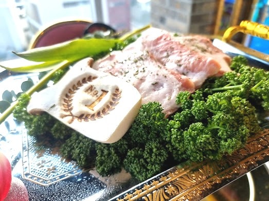 넘버원화로구이 부산송정점 부산송정맛집인 넘버원화로구이 부산송정점은 알콜에이징 및 고기 직접 관리로 손님들에게 높은