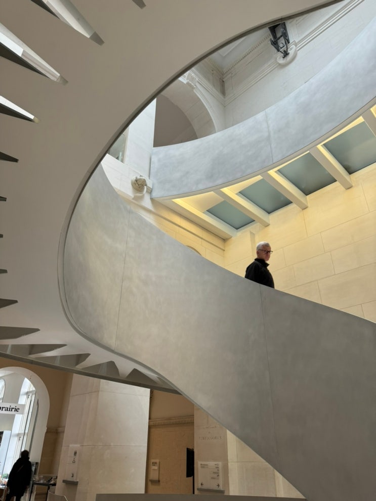 낭만 도시 paris 2 - 폴랜드 매장 방문, 비오는날의 몽마르뜨, 맛있는 빵과 에스카르고 : 네이버 블로그