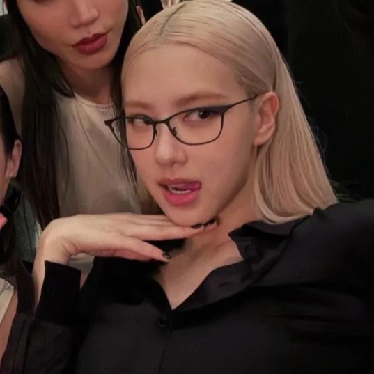 블랙핑크 로제 더 예뻐지며 달라진 눈 쌍꺼풀수술사복패션 네이버 블로그