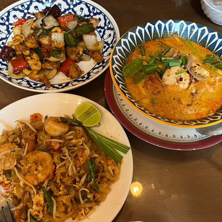 [태국/방콕] 찜쭘이 유명한 방콕 로컬 맛집 “Bangkok Chim Chum”에서 먹은 똠얌꿍 팟타이 : 네이버 블로그