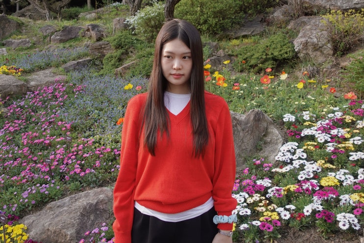 【Maggie】 여자 봄 브이넥 니트 레드니트 코디 추천! 매기 x eql 이큐엘 단독 할인 이벤트 : 네이버 블로그