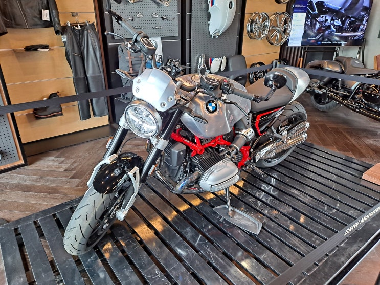 BMW 모토라드의 최신 오토바이 R12 nine T 새로운 R9T가 왔다! [BMW R12 나인티] : 네이버 블로그