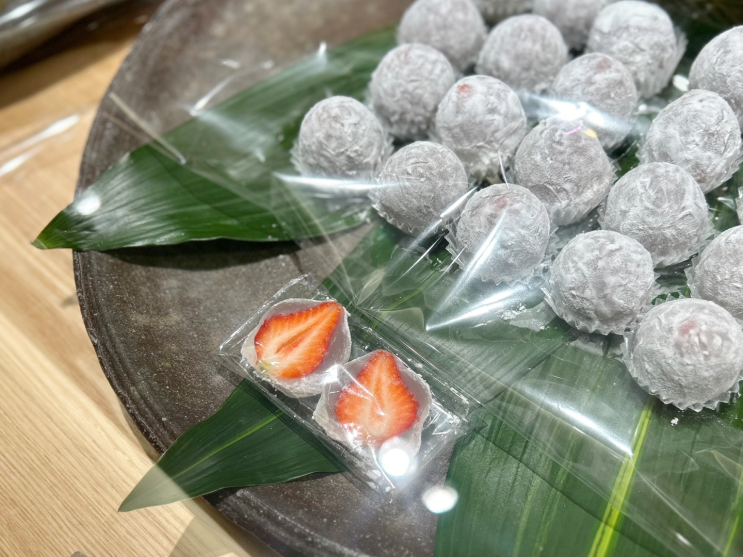 도쿄 여행 디저트 맛집 딸기모찌가 유명한 신주쿠 이세탄 백화점 스즈카케 네이버 블로그