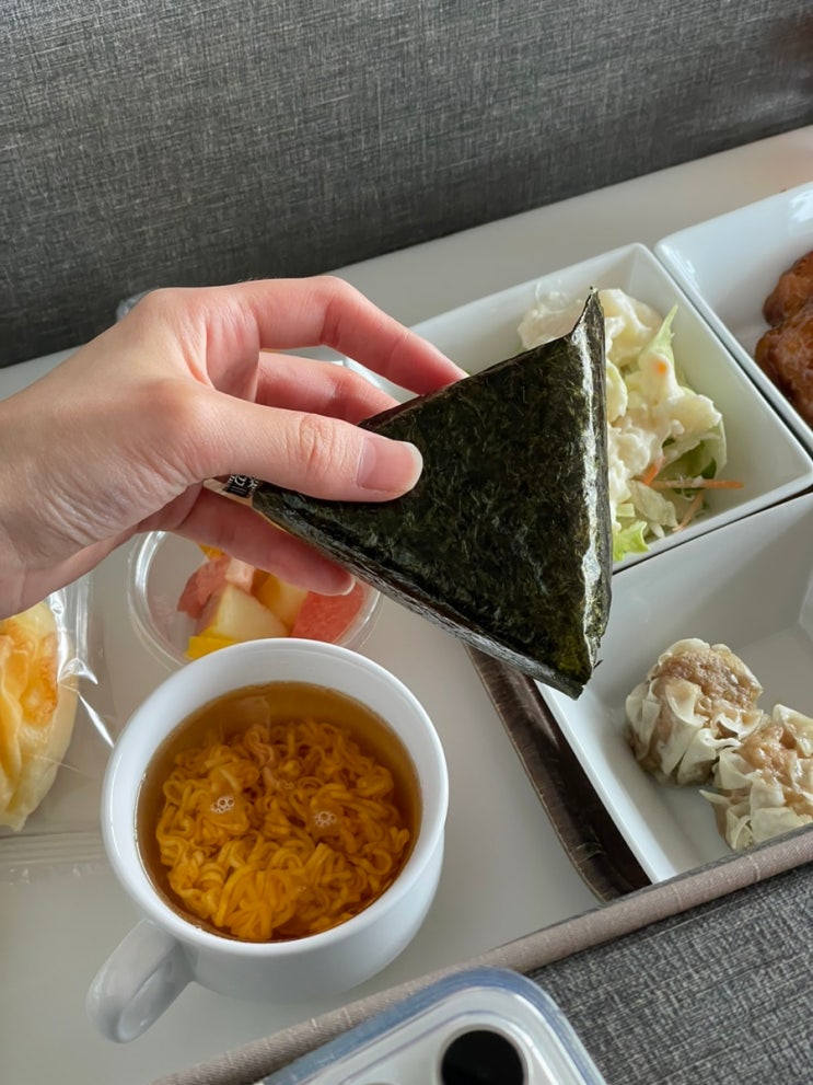 [일본여행] 오사카 간사이공항 Asuka라운지 면세점 아시아나항공 Oz113 기내식 정보 등 네이버 블로그