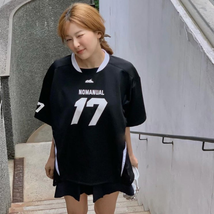 레드벨벳 슬기 인스타그램 사복 패션 옷 정보여자 여름 반팔티 브랜드 추천 노매뉴얼 풋볼 져지 티셔츠 네이버 블로그