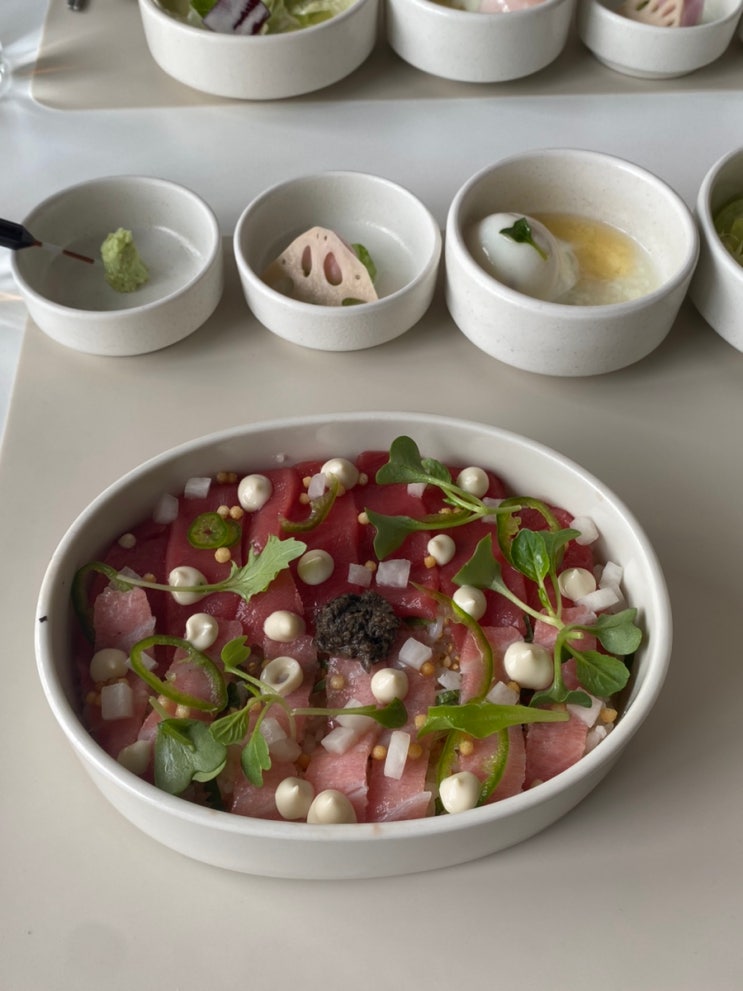 📍서촌) 핀치 솔직후기(참다랑어 뱃살 + 속살 / 흰 살 생선밥 / 핀치 문어샐러드) : 네이버 블로그