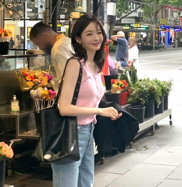 강민경 사복 패션 니트 조끼 코디 어디꺼 네이버 블로그