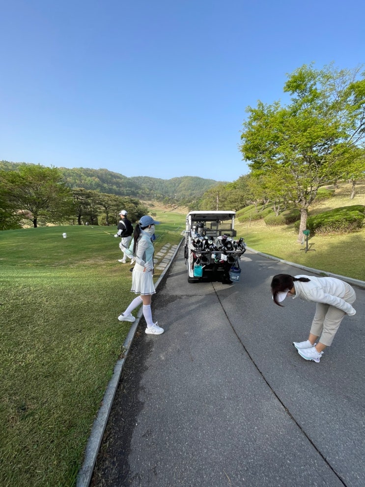 안녕하세요 오늘은 위례골프 연습장 골프킹 아카데미의 김싸부와 함께한 필드레슨 소식을 전해 드리도록 하겠습니다 네이버 블로그